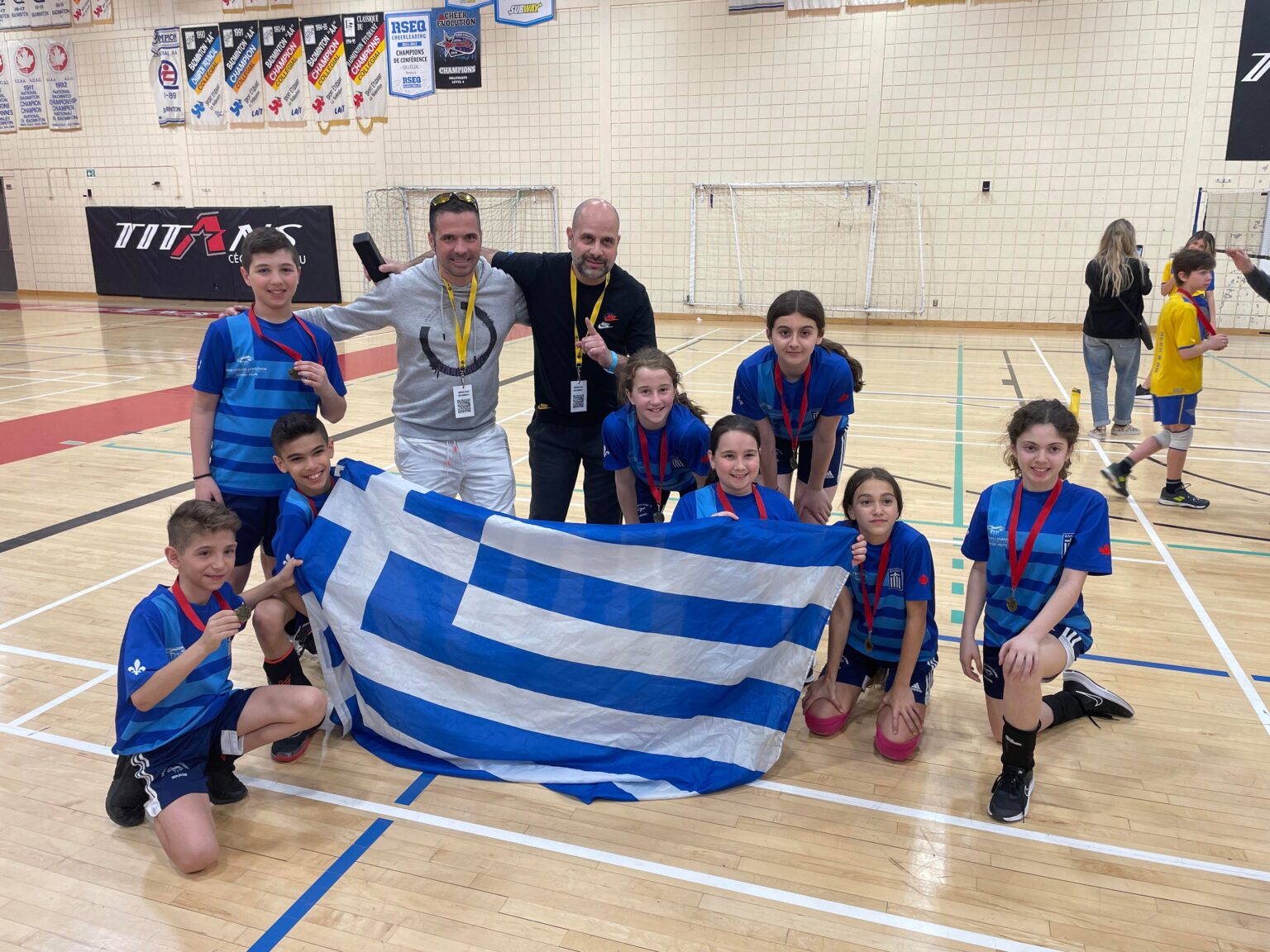 DÉMOSTHÈNE EST CHAMPION DE VOLLEYBALL À QUÉBEC! - École Socrates-Démosthène