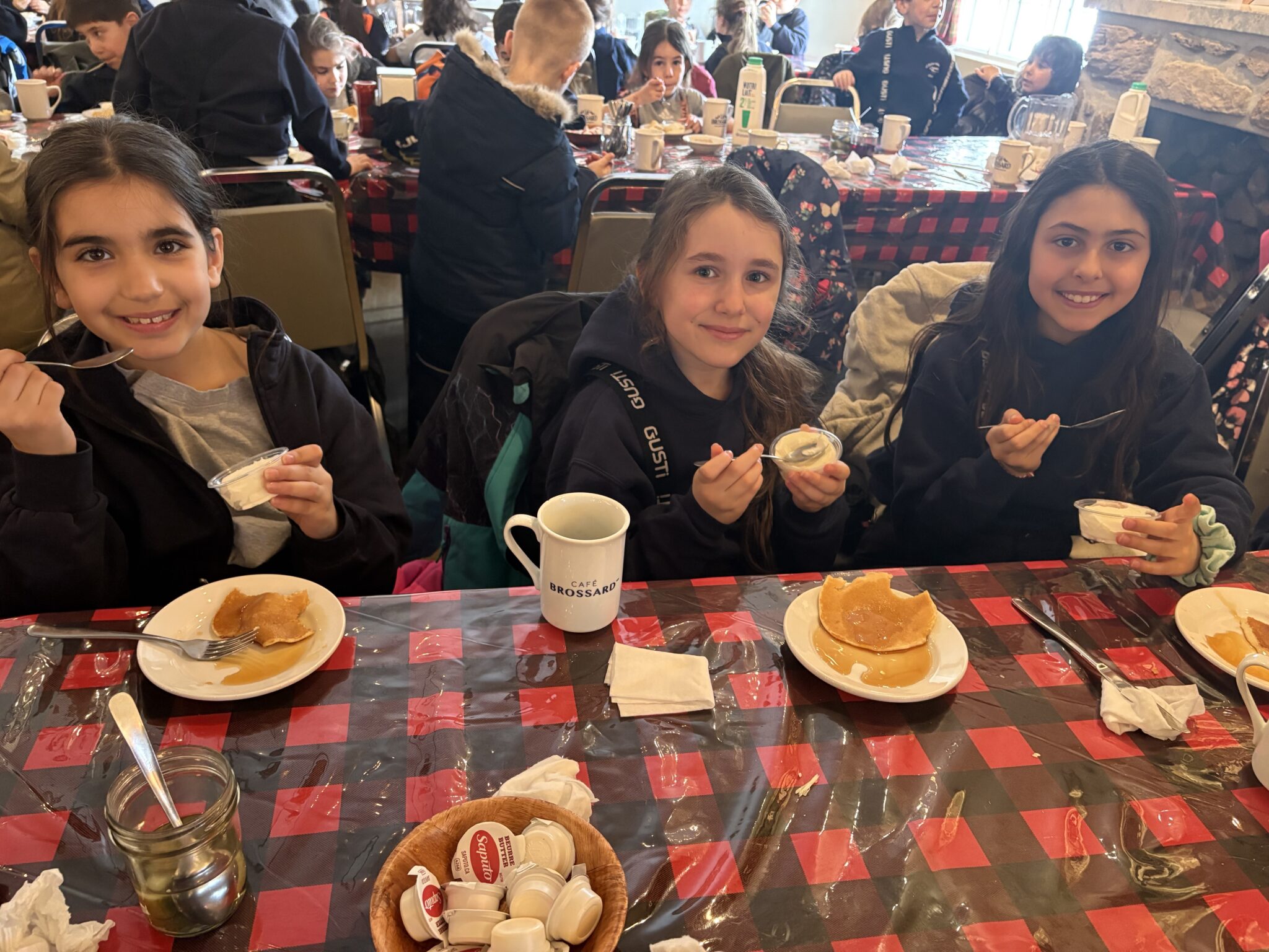 Les élèves de Socrates II visitent la cabane à sucre Constantin ...